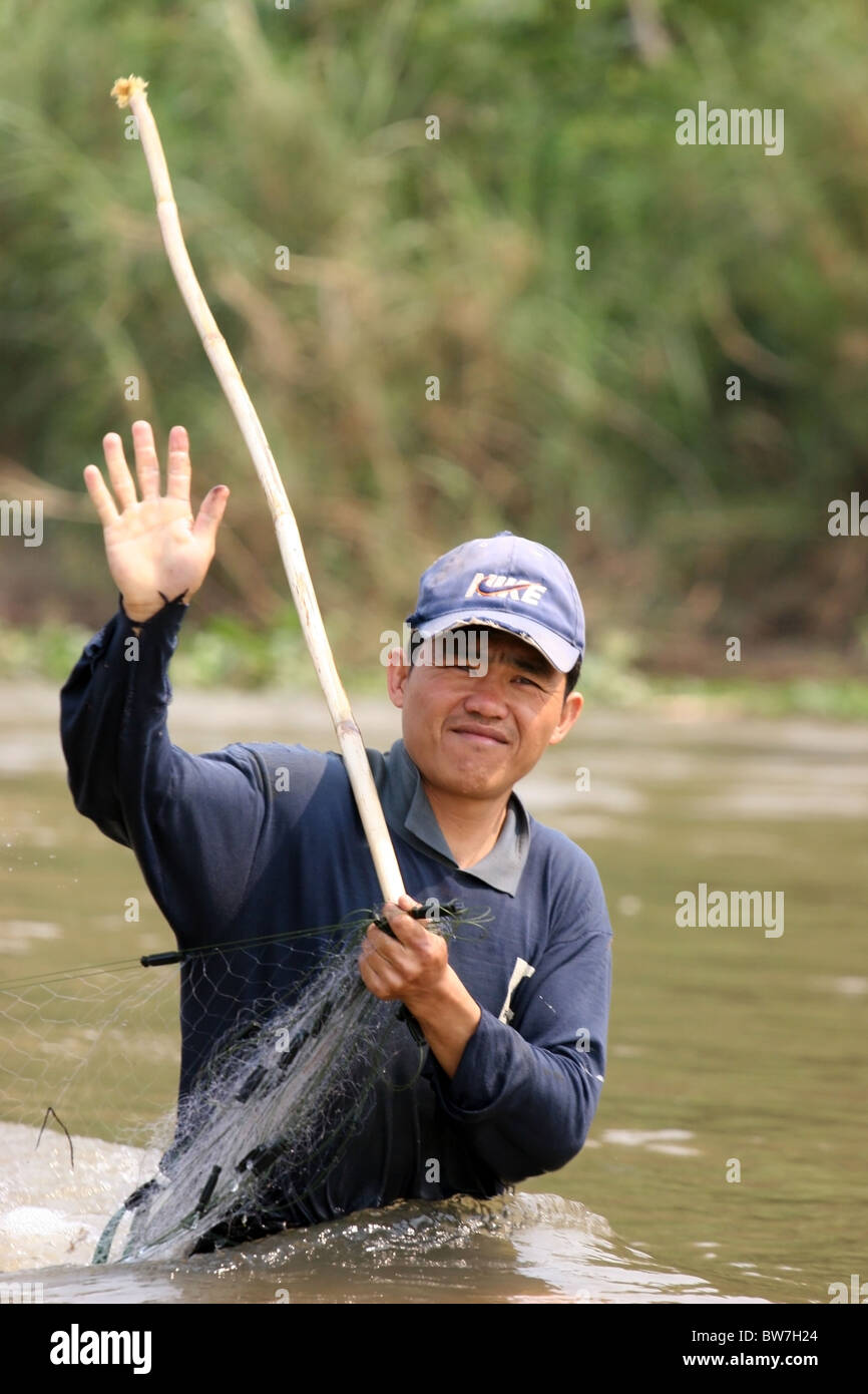 Northern thailand traditional fishing hi-res stock photography and ...
