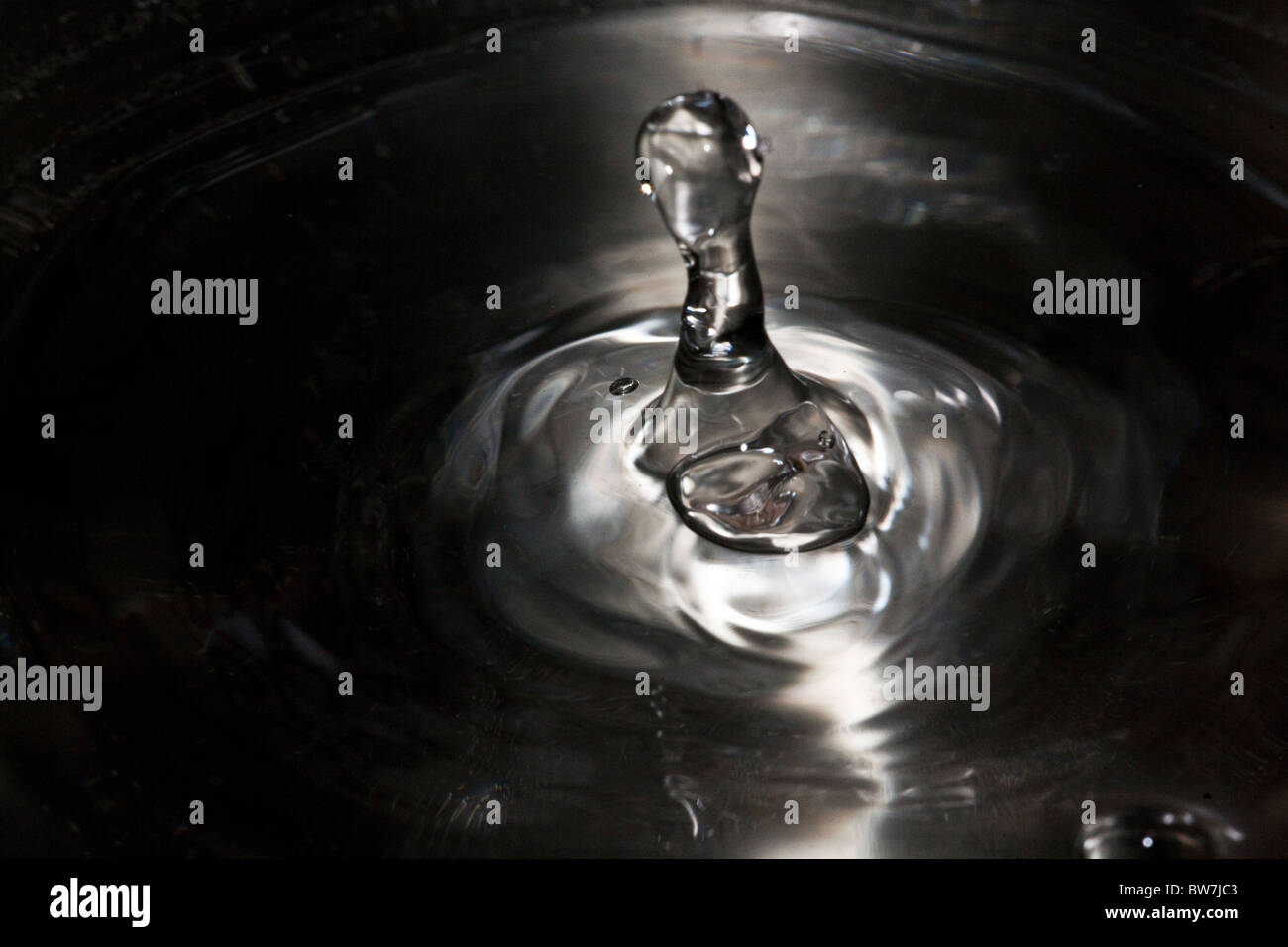 Droplets hitting water surface Stock Photo - Alamy
