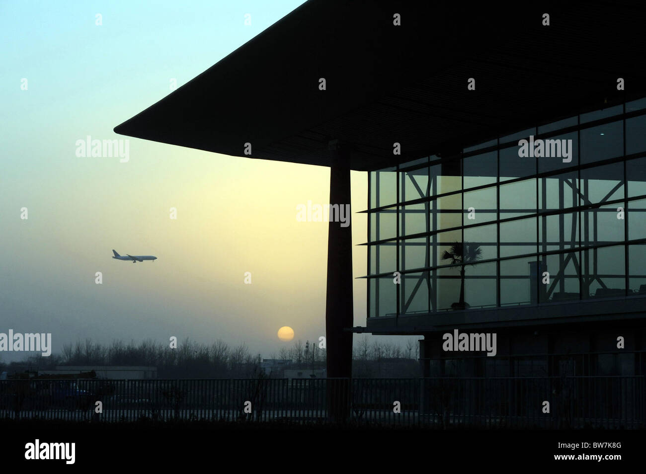 Coll airport terminal hi-res stock photography and images - Alamy