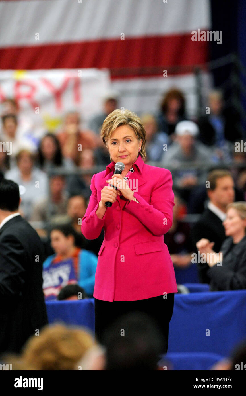 Hillary Clinton Town Hall Meeting Stock Photo - Alamy