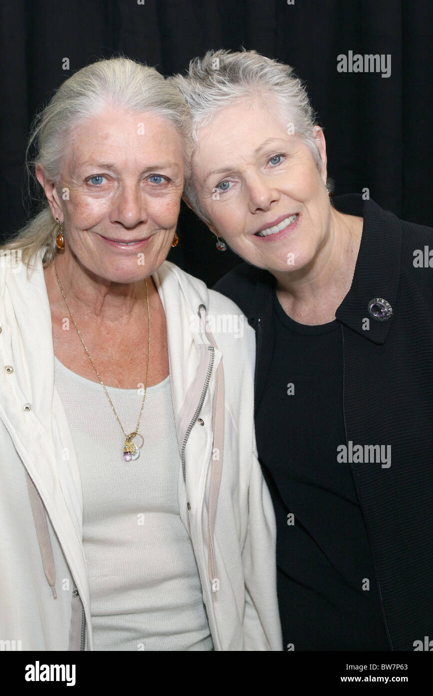 Lynn redgrave and vanessa redgrave hi-res stock photography and images ...