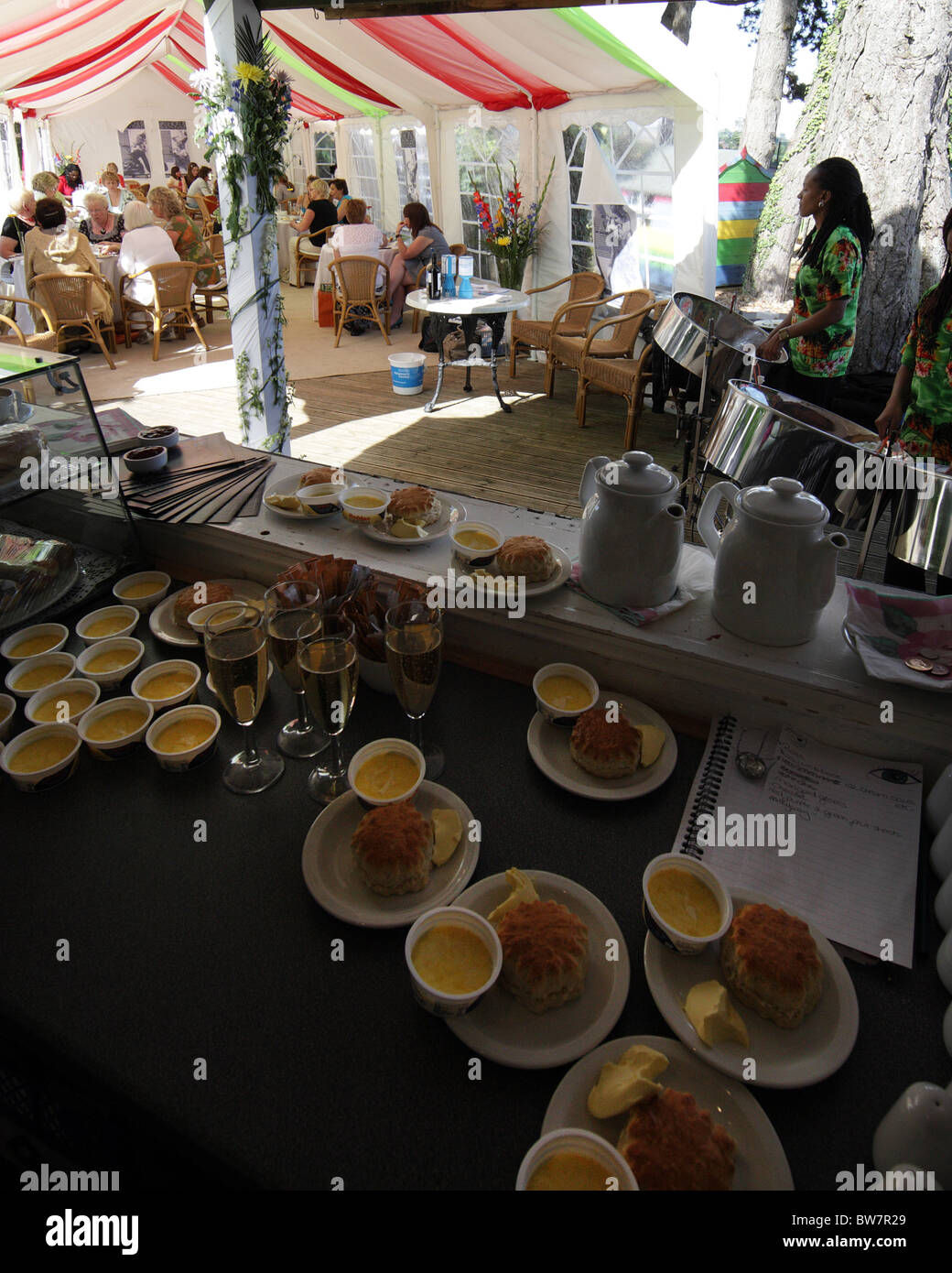 The tea party band hi-res stock photography and images - Alamy