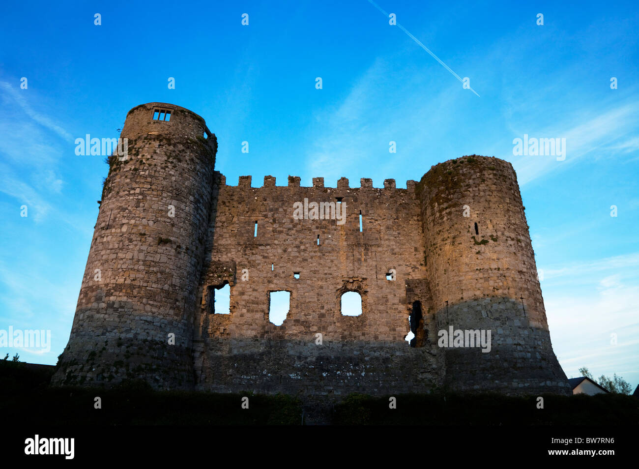 Curtain wall castle hi-res stock photography and images - Alamy