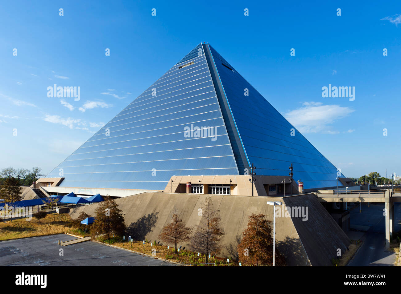 Memphis Tennessee Pyramid High Resolution Stock Photography and Images ...