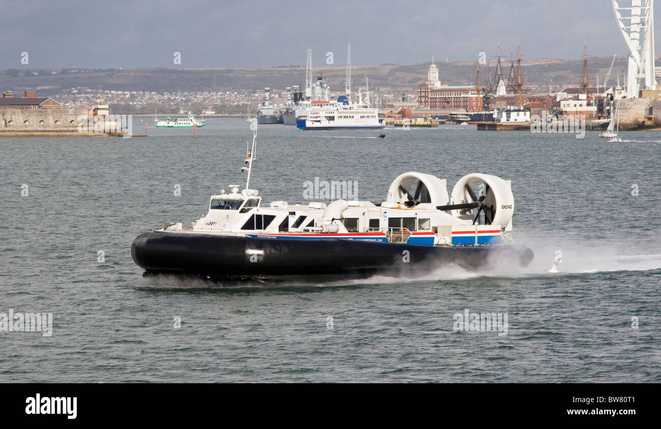 The isle of wight hovercraft hi-res stock photography and images - Alamy