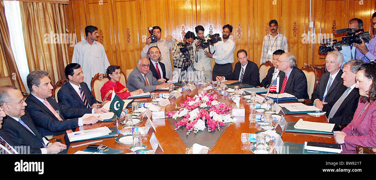 Federal Minister for Foreign Affairs, Shah Mehmood Qureshi in meeting ...