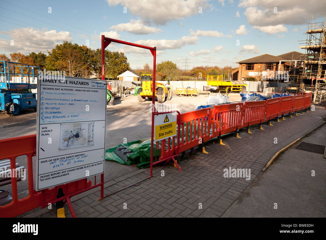 Site safety signs entrance construction hi-res stock photography and ...