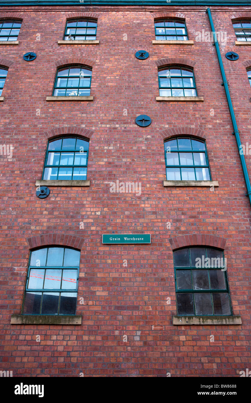 Former grain warehouse hi-res stock photography and images - Alamy