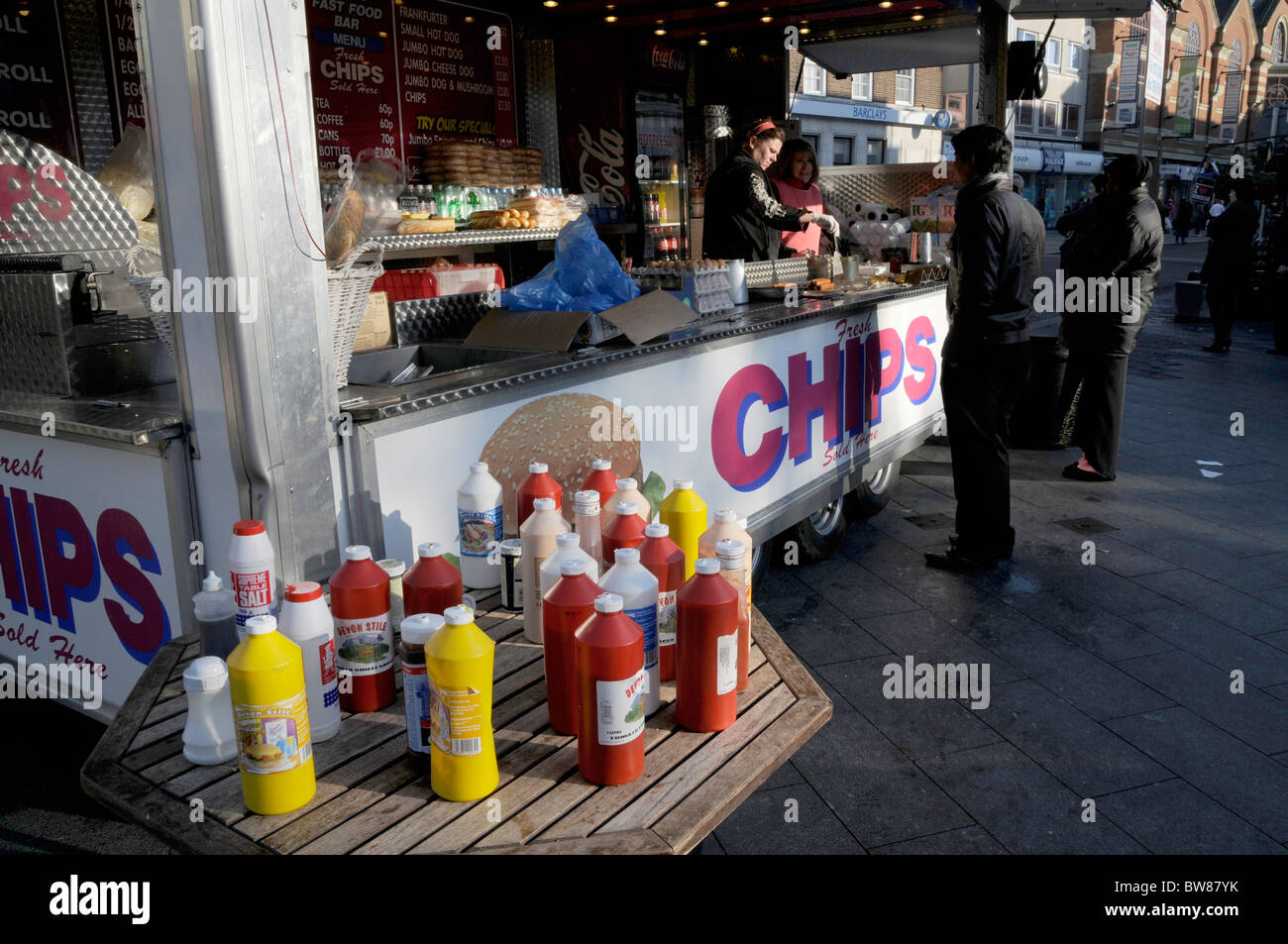 UK FAST FOOD STALL IN THE STREETS OF BARKING, LONDON Stock Photo - Alamy