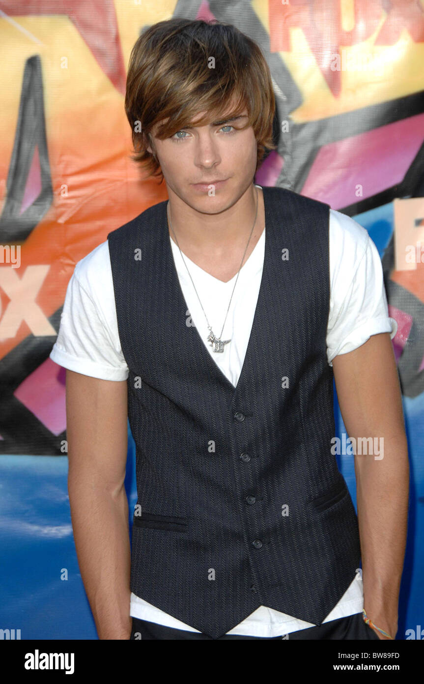 2000s teen fashion hi-res stock photography and images - Alamy