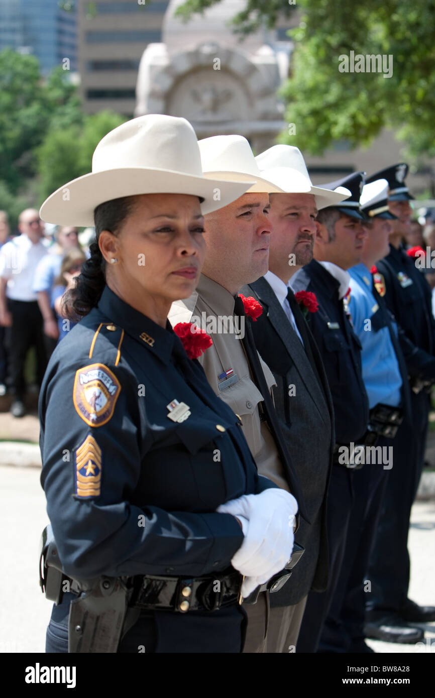 Police officers in dress uniforms hi-res stock photography and images ...