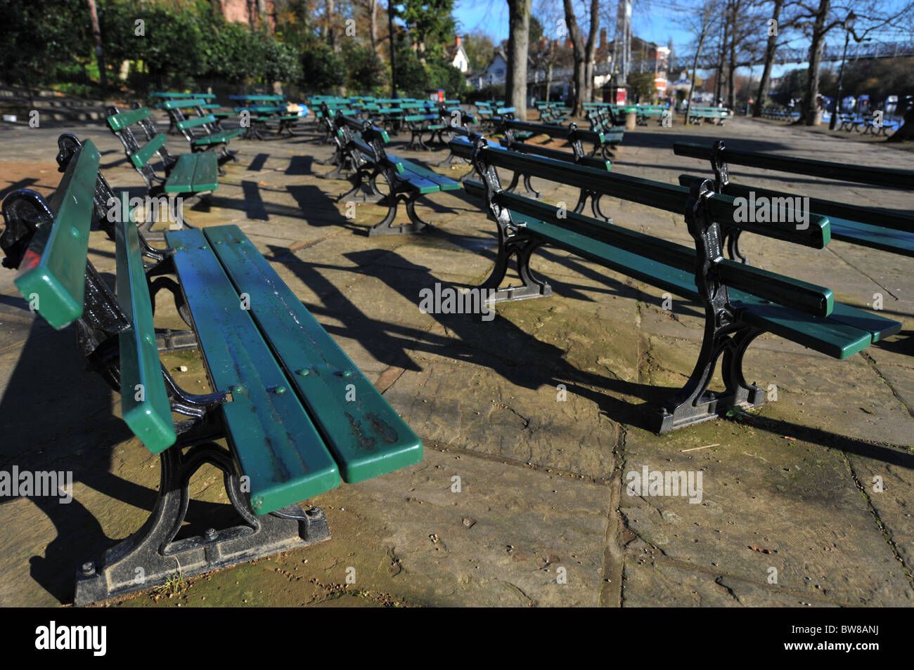 Vacant park seats hi-res stock photography and images - Alamy