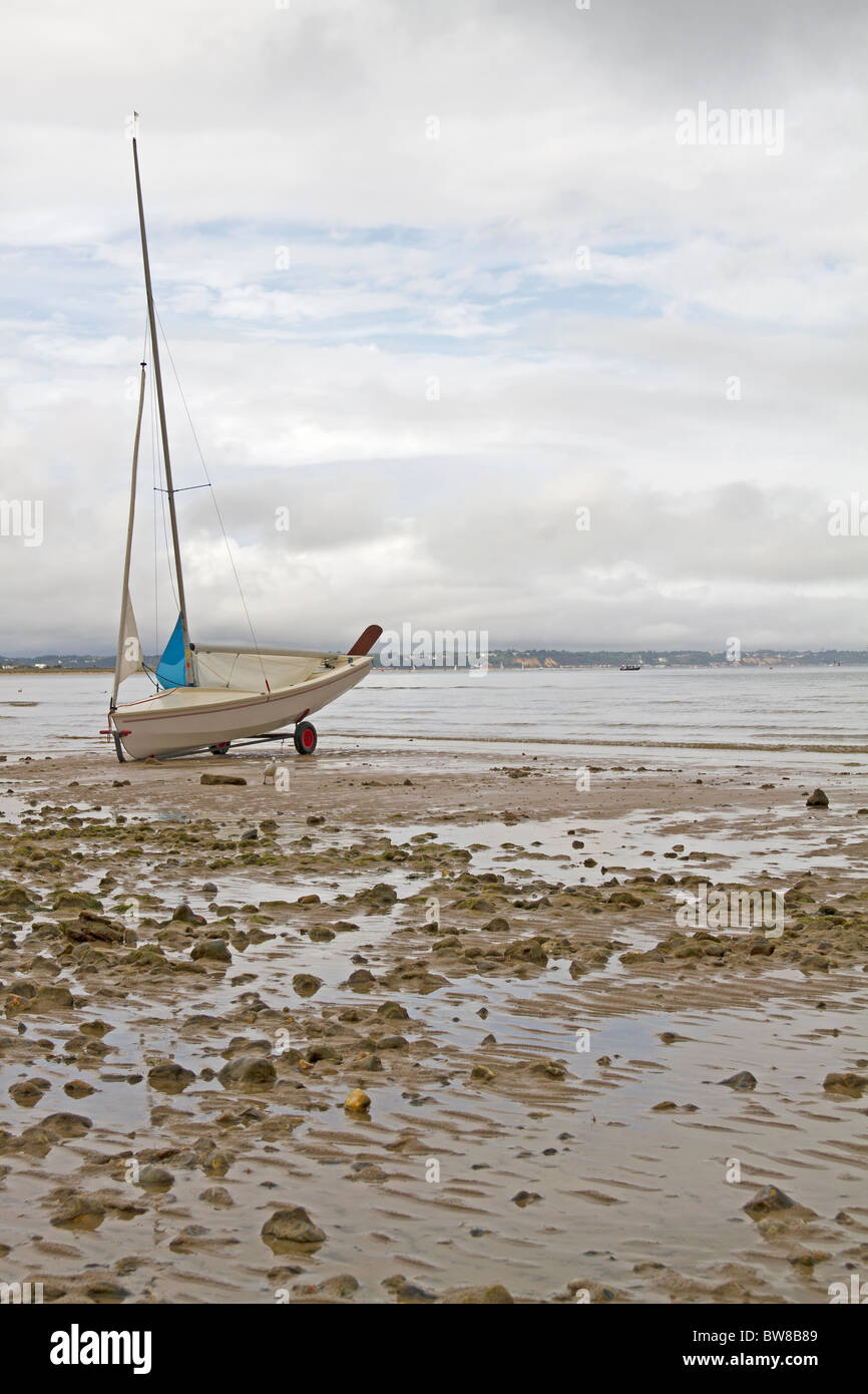 Dinghy on deserted beach Stock Photo - Alamy
