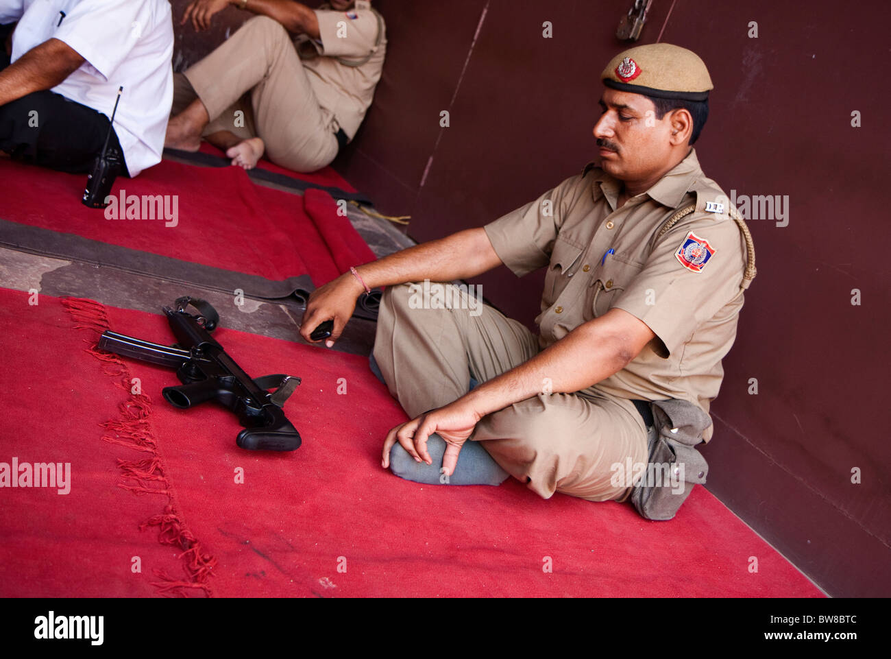 India policeman hi-res stock photography and images - Alamy