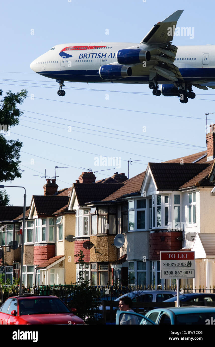 Heathrow runway approach by Boeing 747 British Airways plane landing at ...