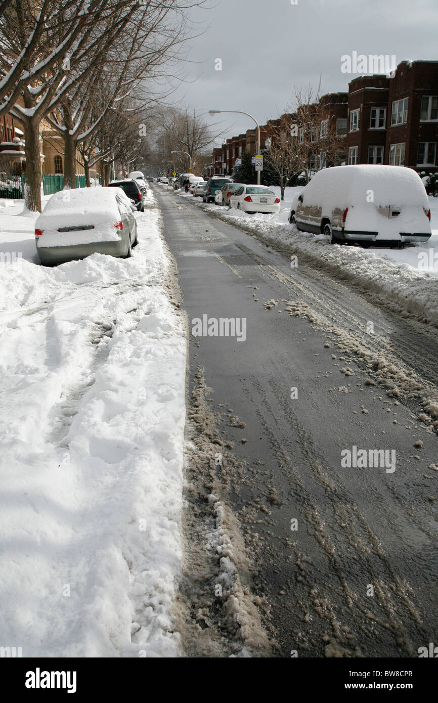 Cars on street in winter hi-res stock photography and images - Alamy