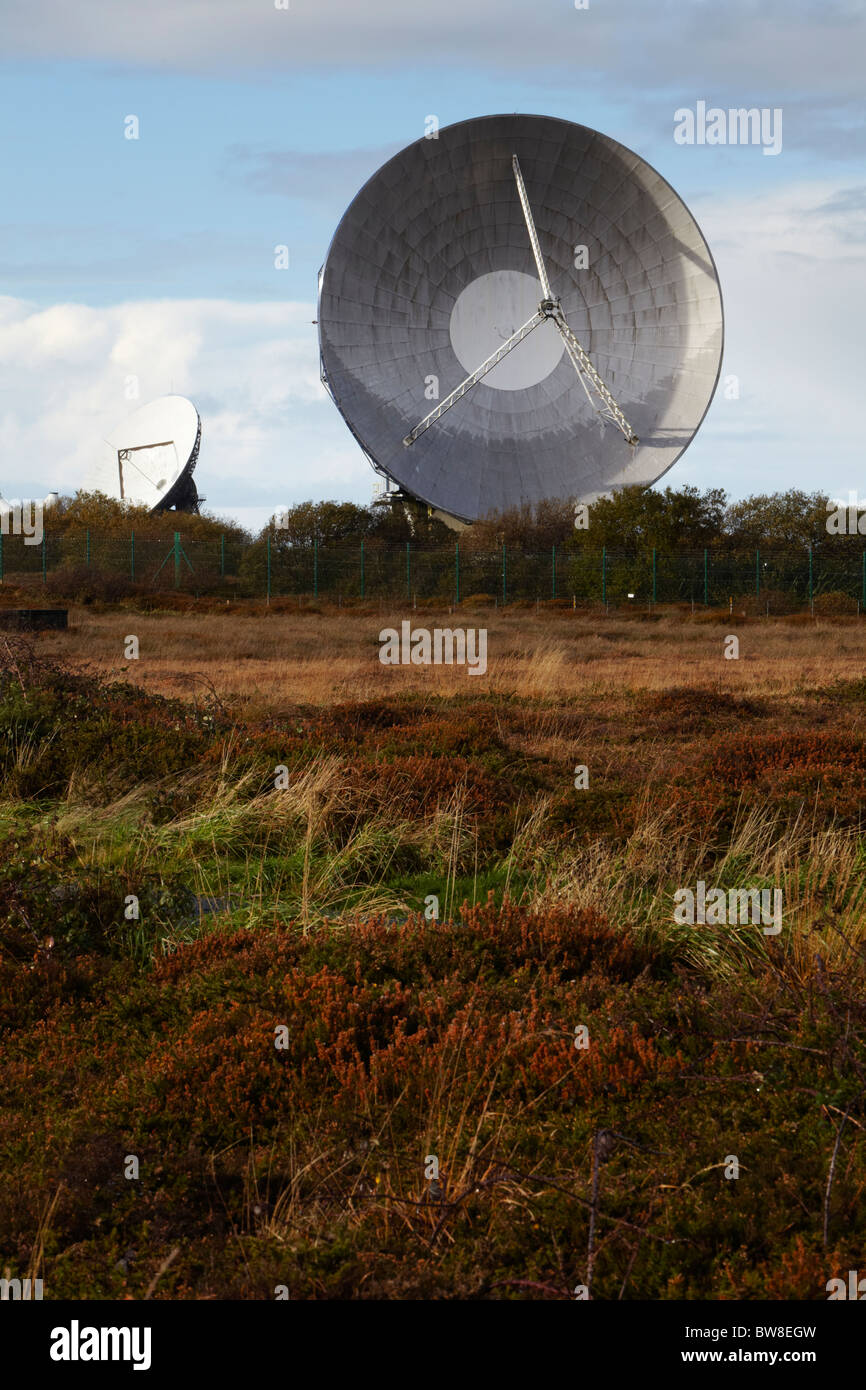 Large radar dish hi-res stock photography and images - Alamy