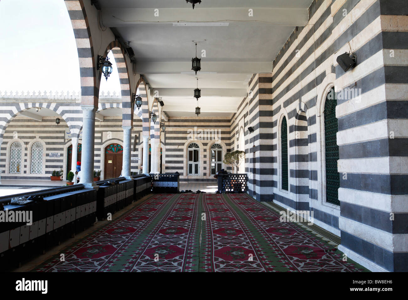 The corridor at Khalid Al-Walid mosque in Homs, Syria Stock Photo - Alamy