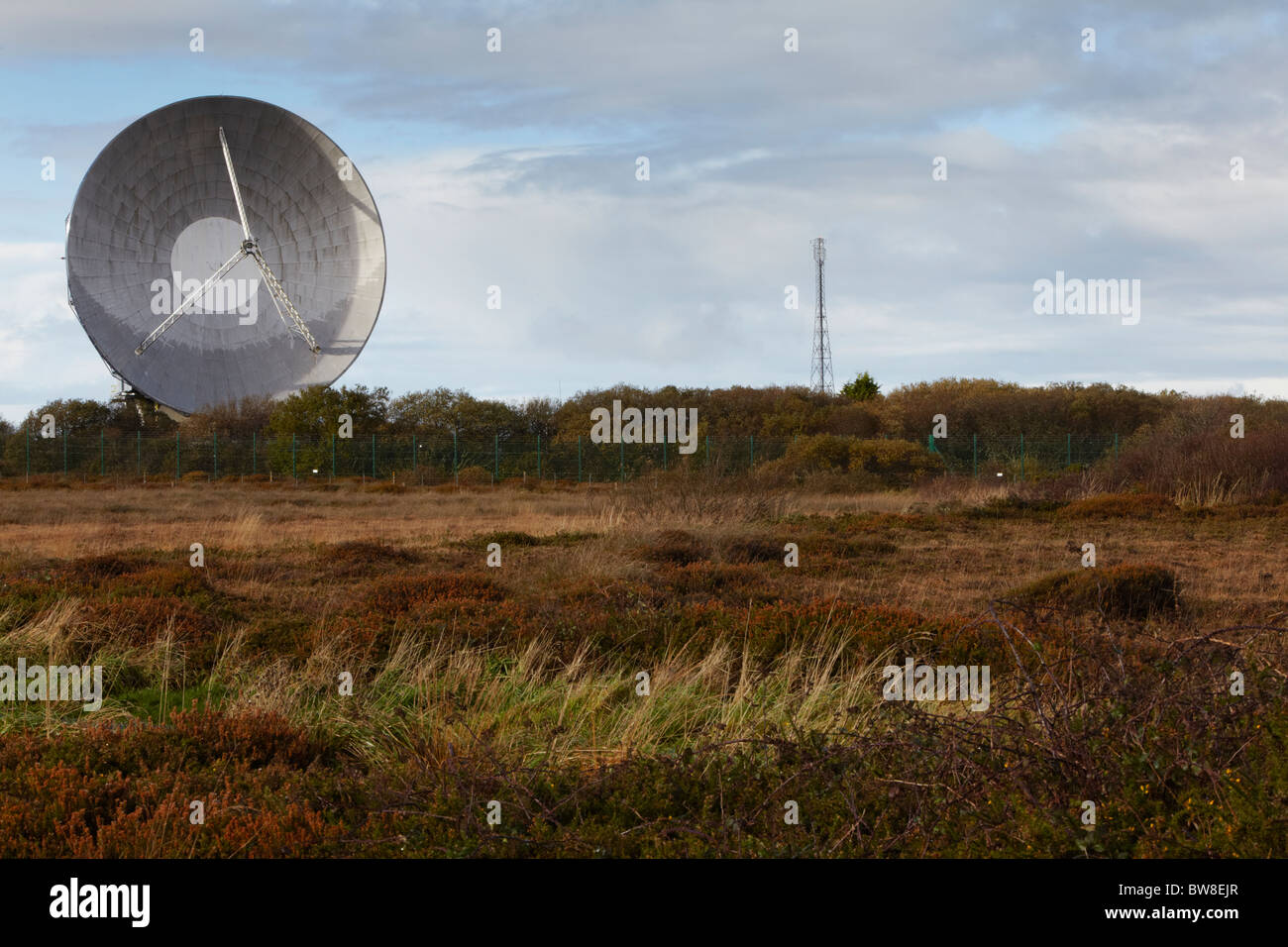 Large radar dish hi-res stock photography and images - Alamy