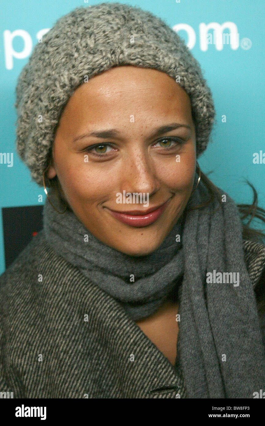 Rashida jones dove hi-res stock photography and images - Alamy
