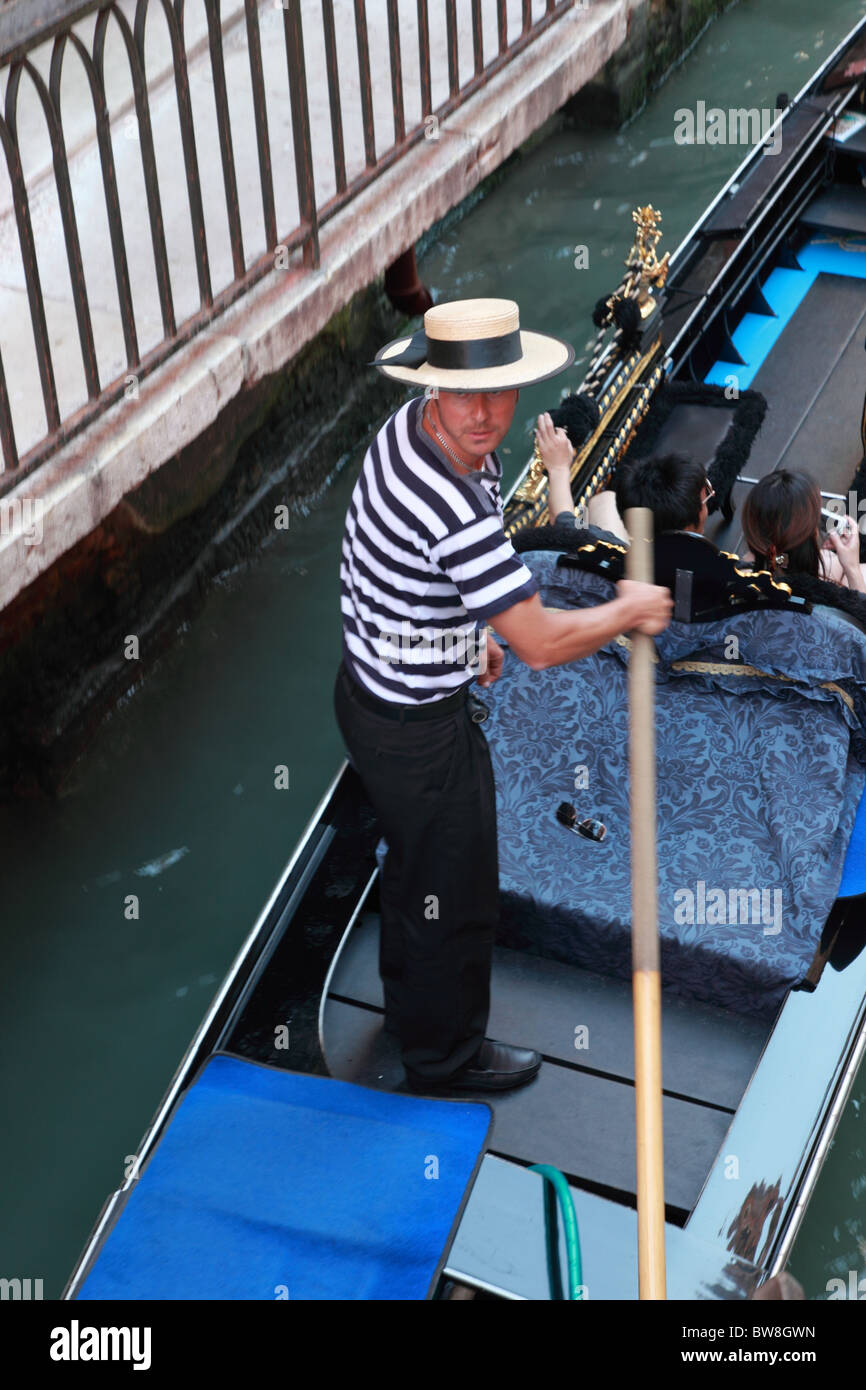 Gondolier at work hi-res stock photography and images - Alamy