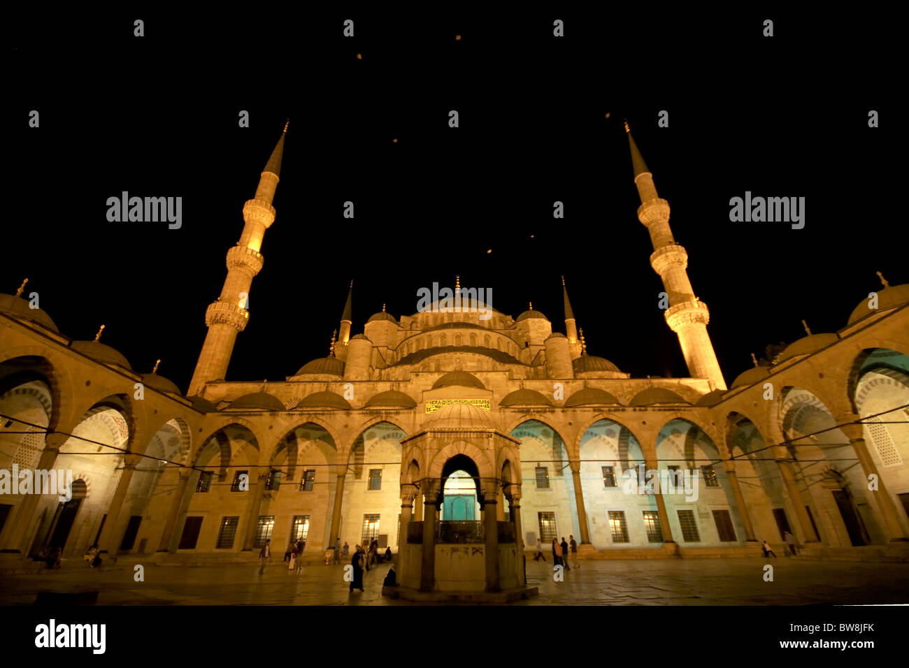 Sultanahment (the blue mosque) by night Stock Photo - Alamy