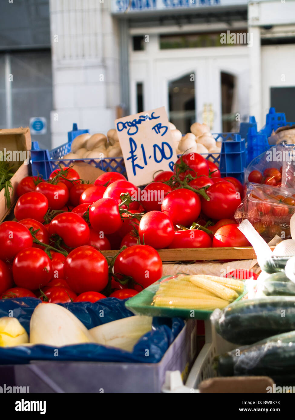 Tomatoes on a market stall Stock Photo - Alamy