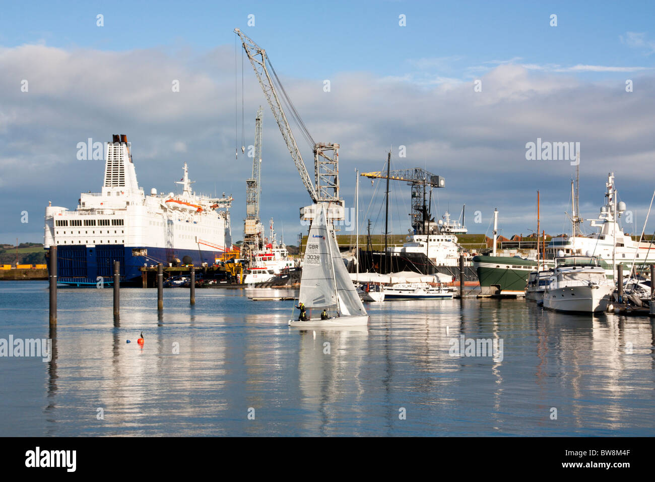 Falmouth harbour cornwall hi-res stock photography and images - Alamy