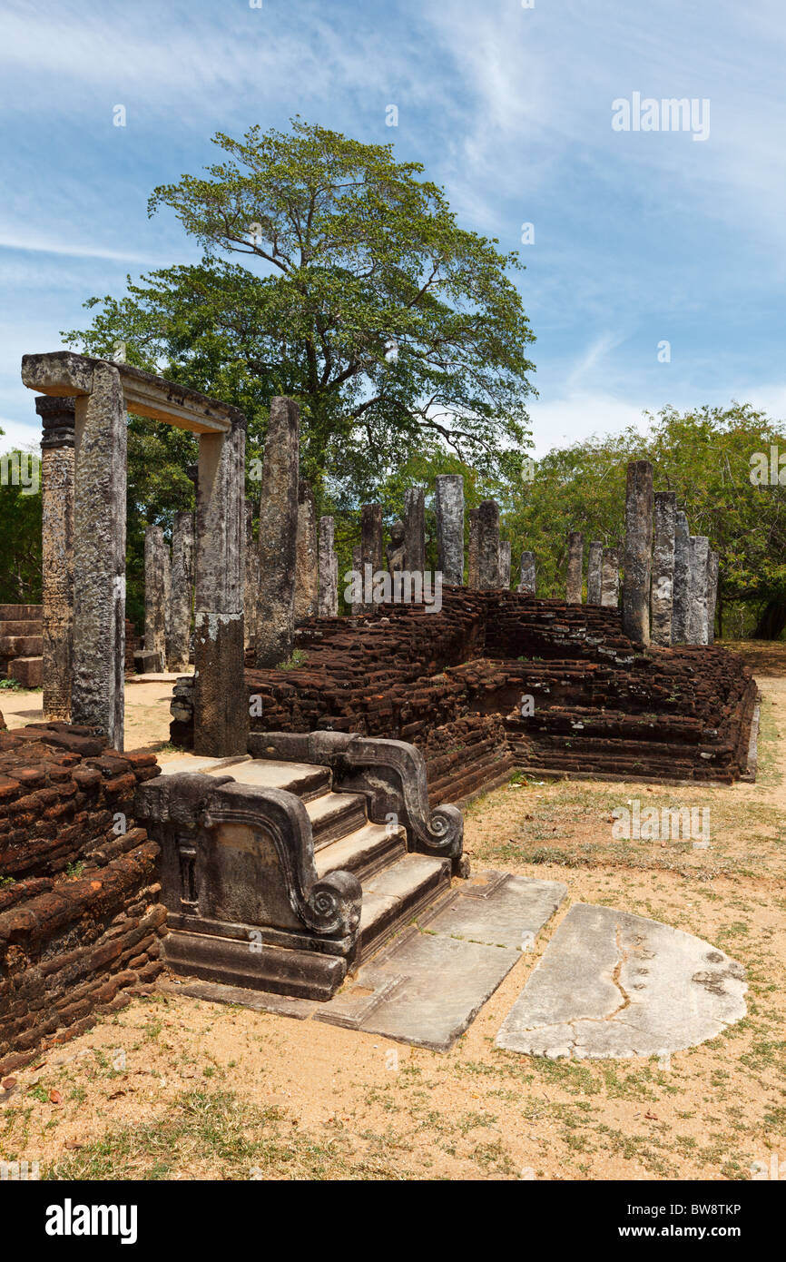 Lost ancient lanka old outdoors ruined sri stone hi-res stock ...