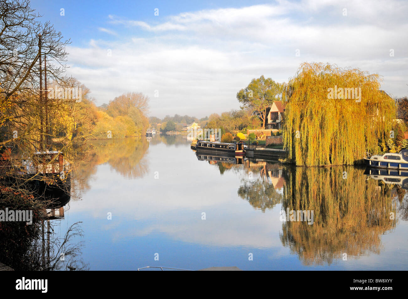 Autumnal River Thames at Old Windsor , Berkshire Stock Photo - Alamy
