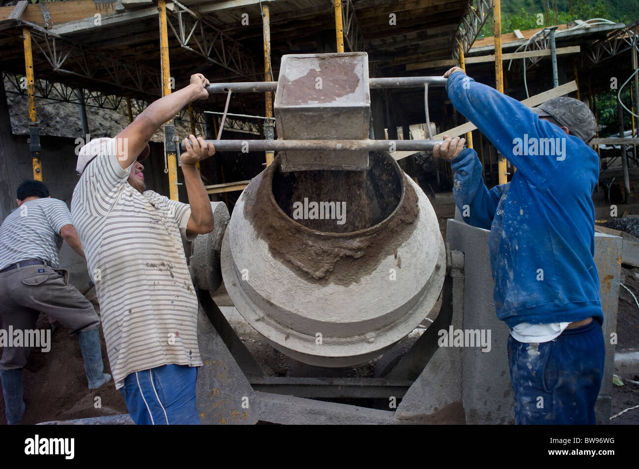 Work men mixing and pouring concrete hi-res stock photography and ...