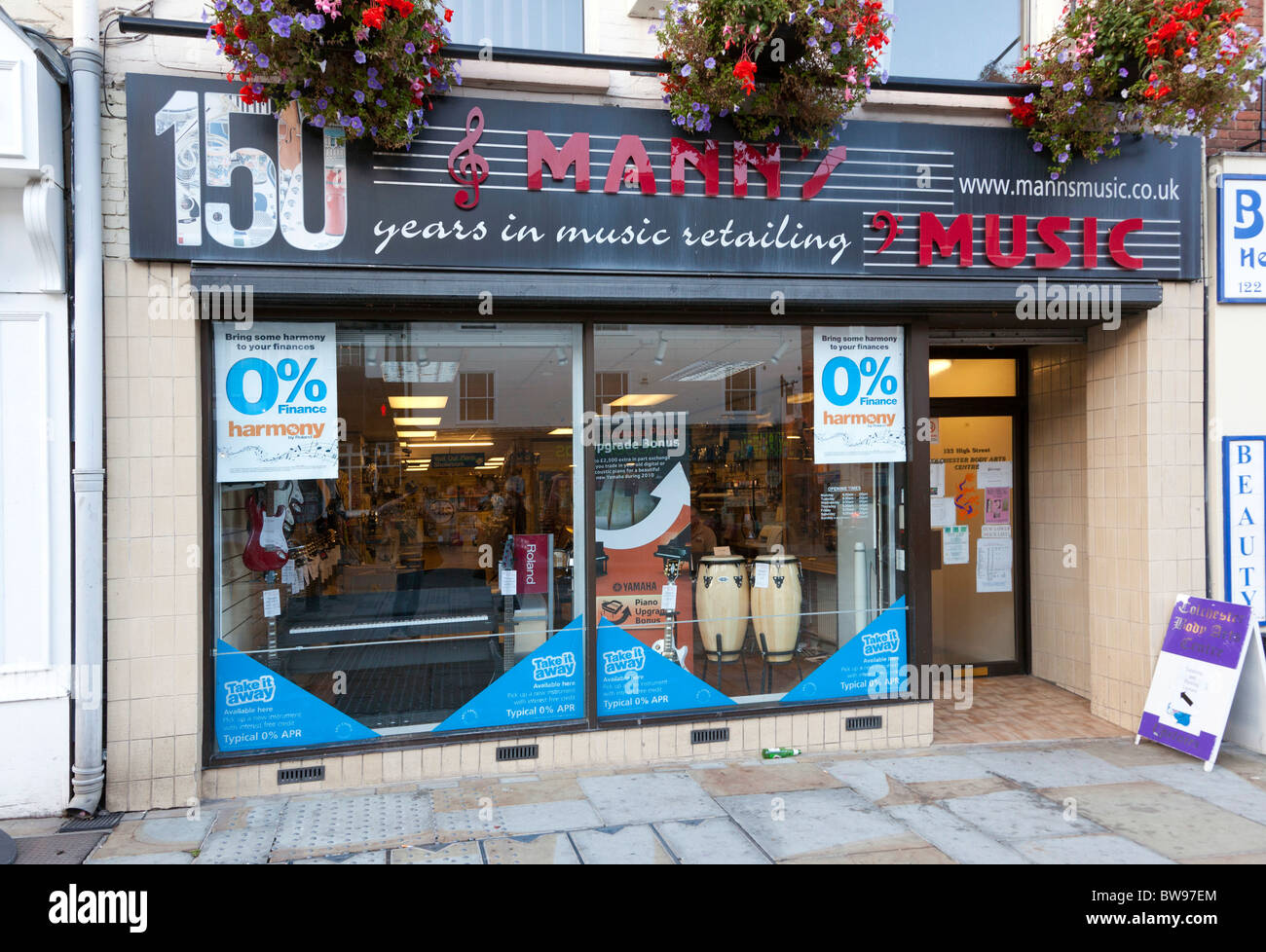 Music shop storefront hi-res stock photography and images - Alamy