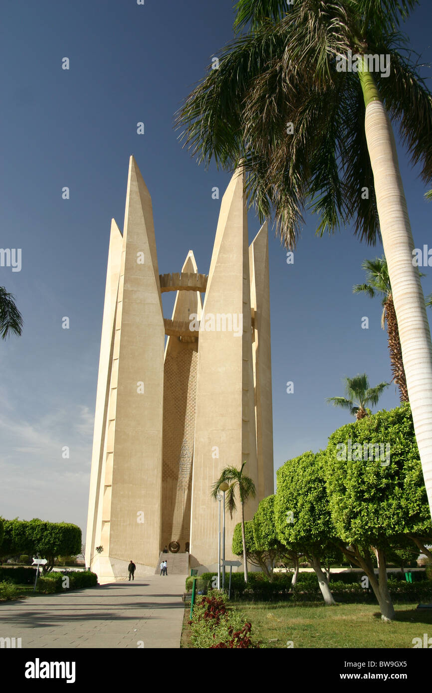 Russian monument to the High Dam in Aswan, Egypt Stock Photo - Alamy
