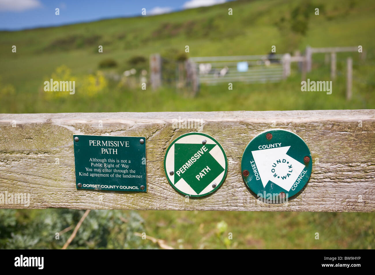 Permissive footpath sign hi-res stock photography and images - Alamy