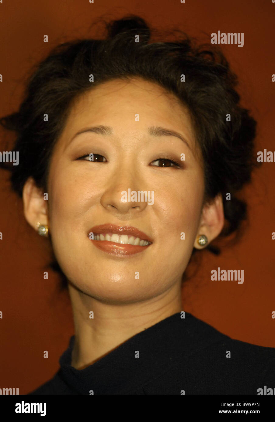 Sandra oh screen actors guild awards hi-res stock photography and ...