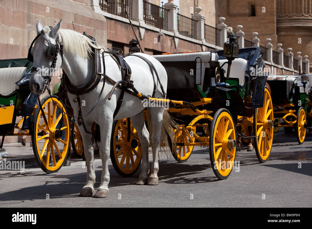 Yellow carriages hi-res stock photography and images - Alamy