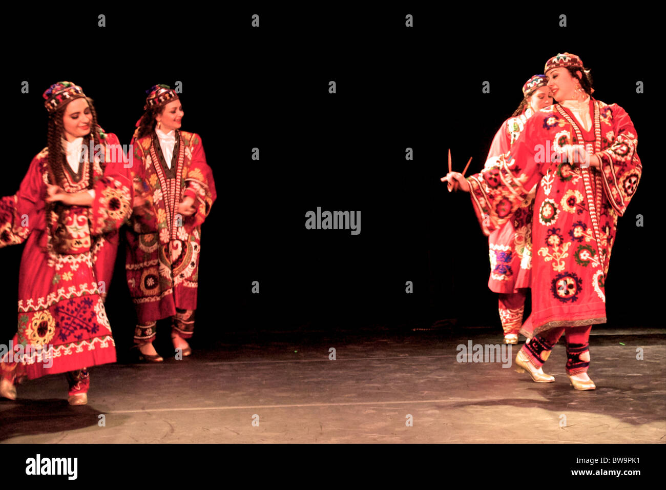 Uzbek dance hi-res stock photography and images - Alamy