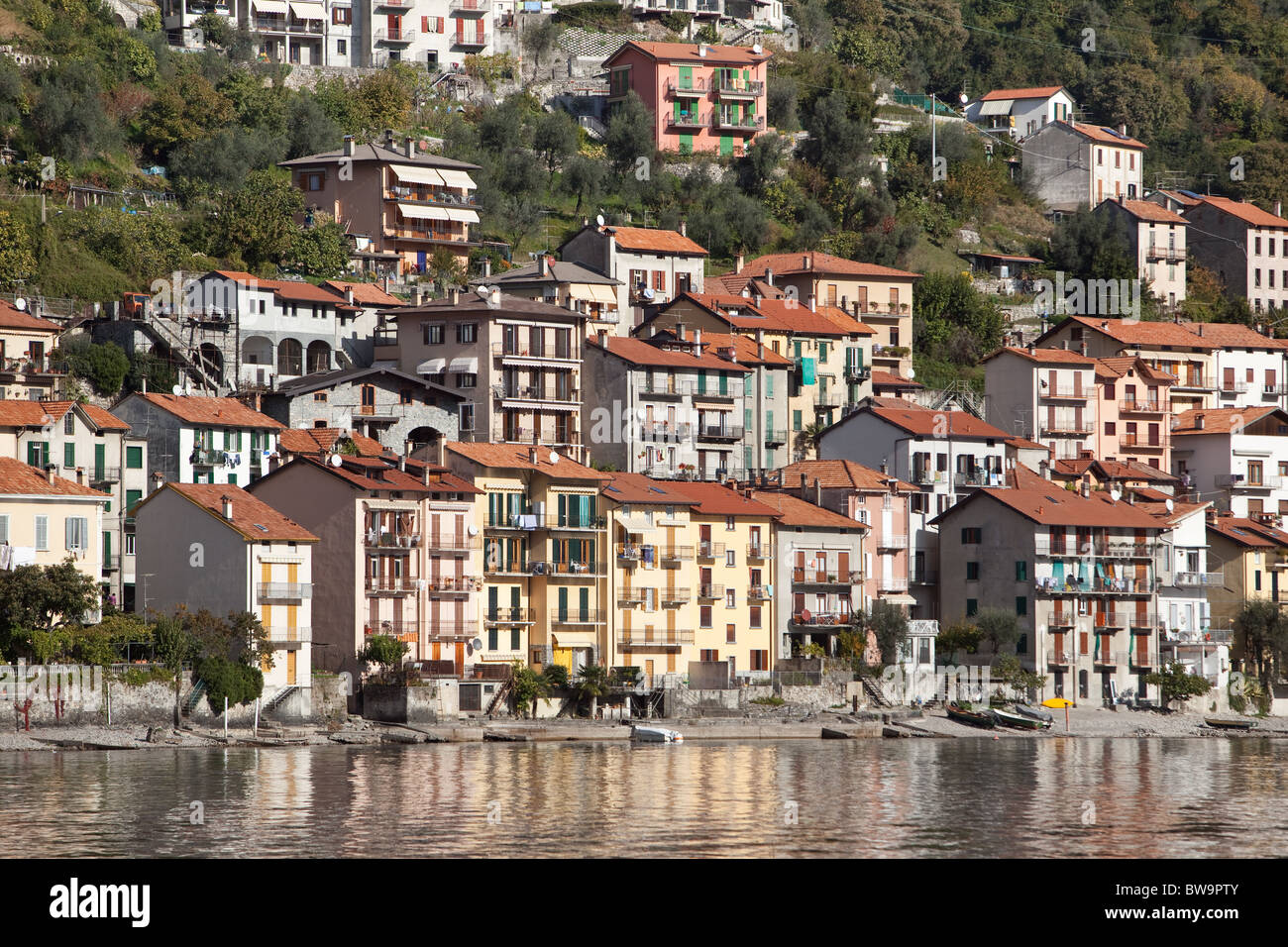 Buildings waterfront como lombardy hi-res stock photography and images ...