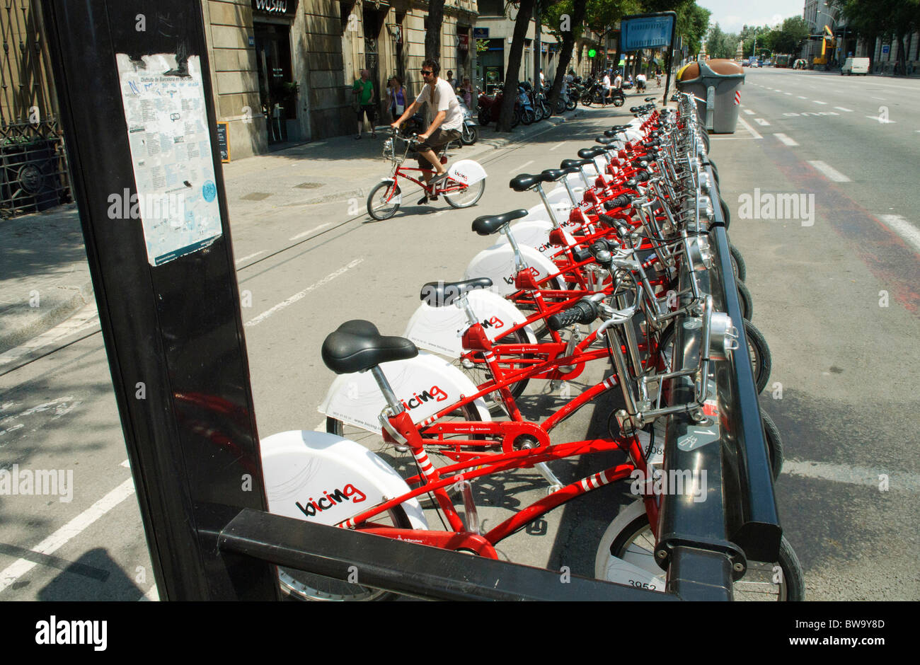 "Bicing" bicycle sharing station in Barcelona, Spain Stock Photo - Alamy