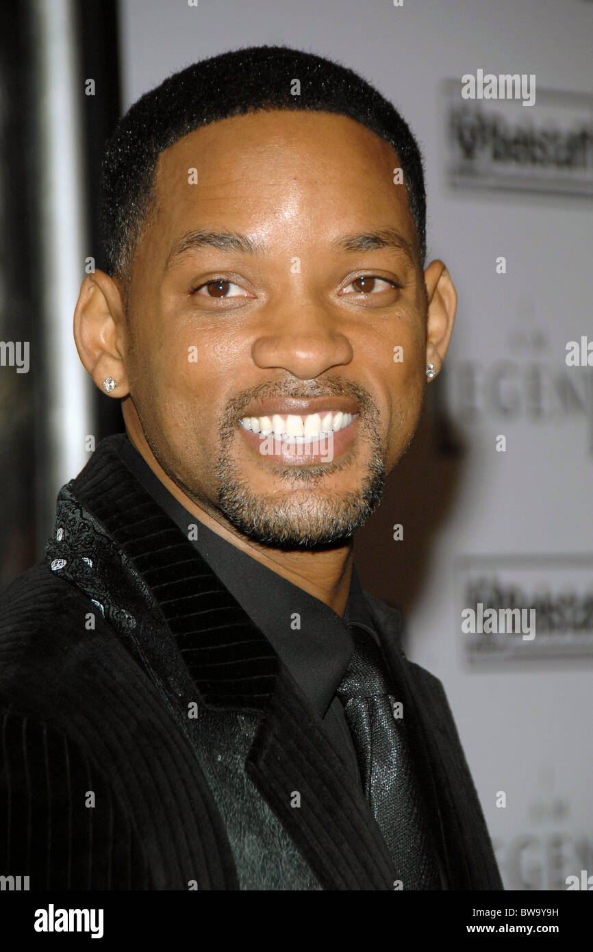 Will smith i am legend hi-res stock photography and images - Alamy