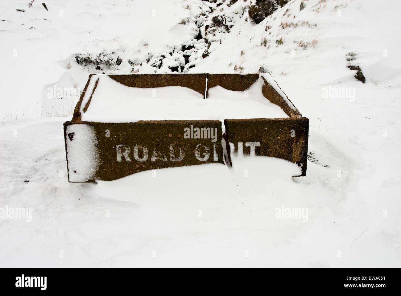 Road grit filled snow top hi-res stock photography and images - Alamy