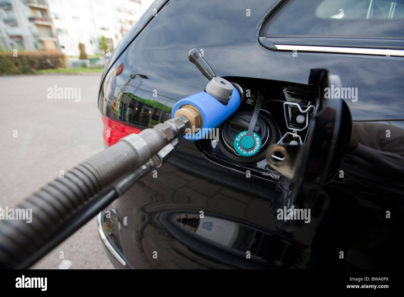 Car fills up hi-res stock photography and images - Alamy