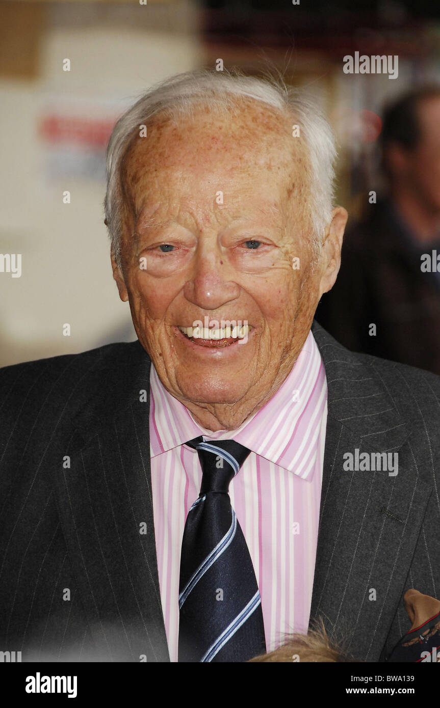 STAR ON THE HOLLYWOOD WALK OF FAME for James Bacon Stock Photo - Alamy