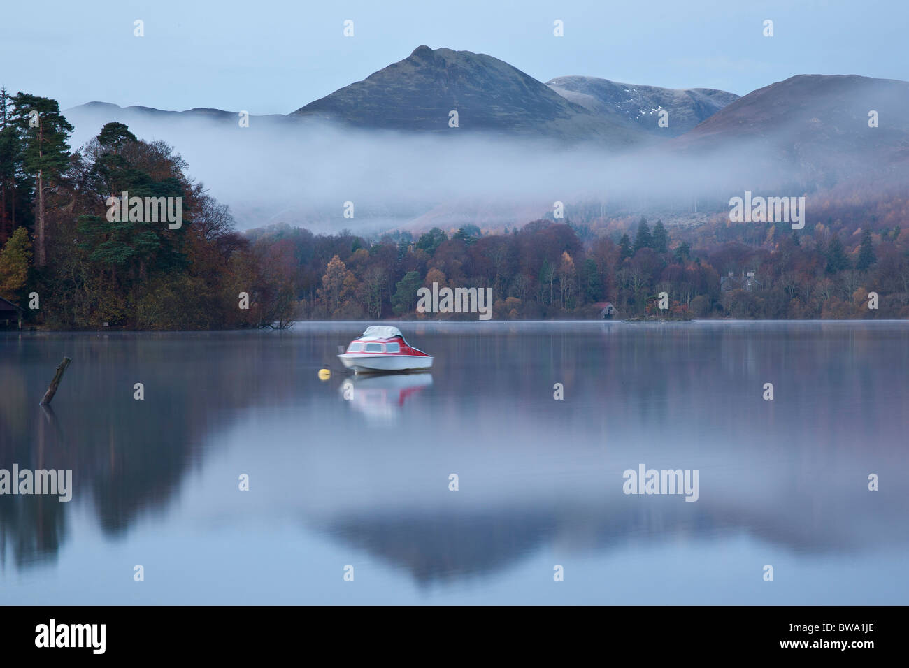 Misty dawn derwentwater hi-res stock photography and images - Alamy