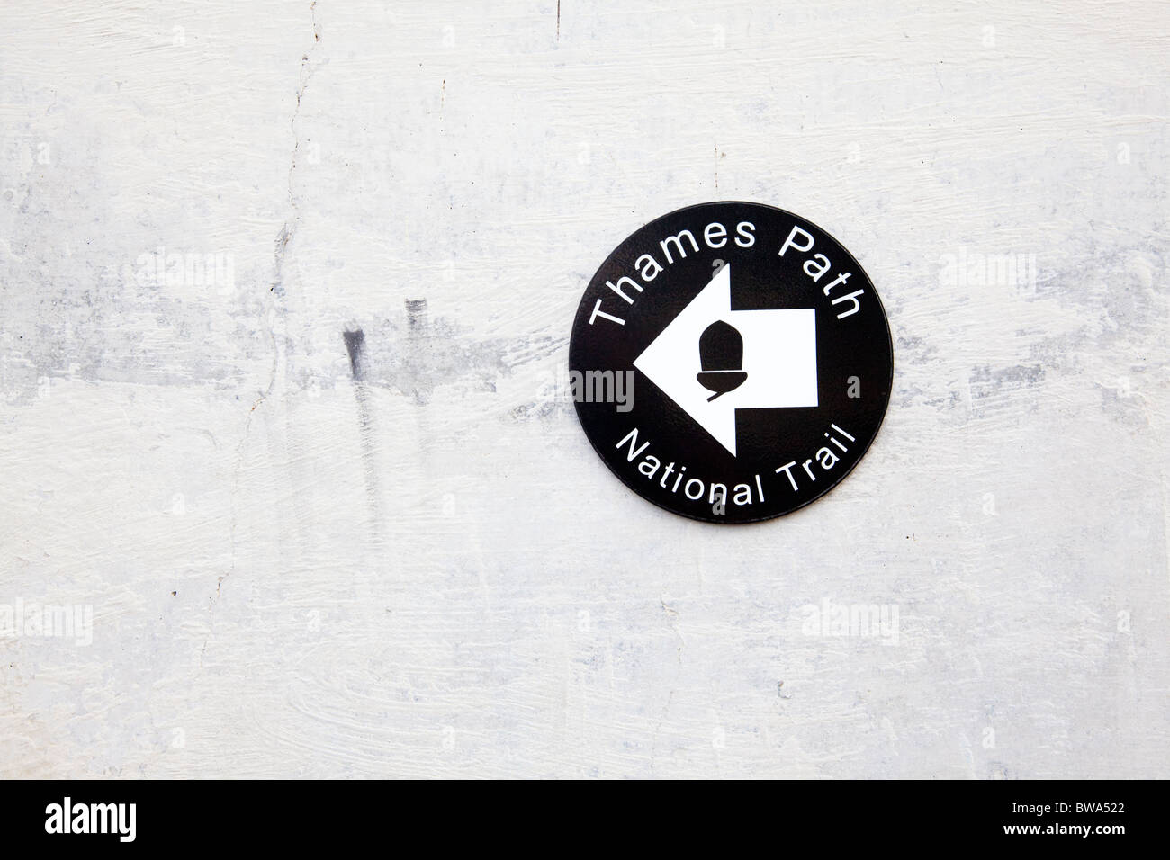 Thames path national trail hi-res stock photography and images - Alamy