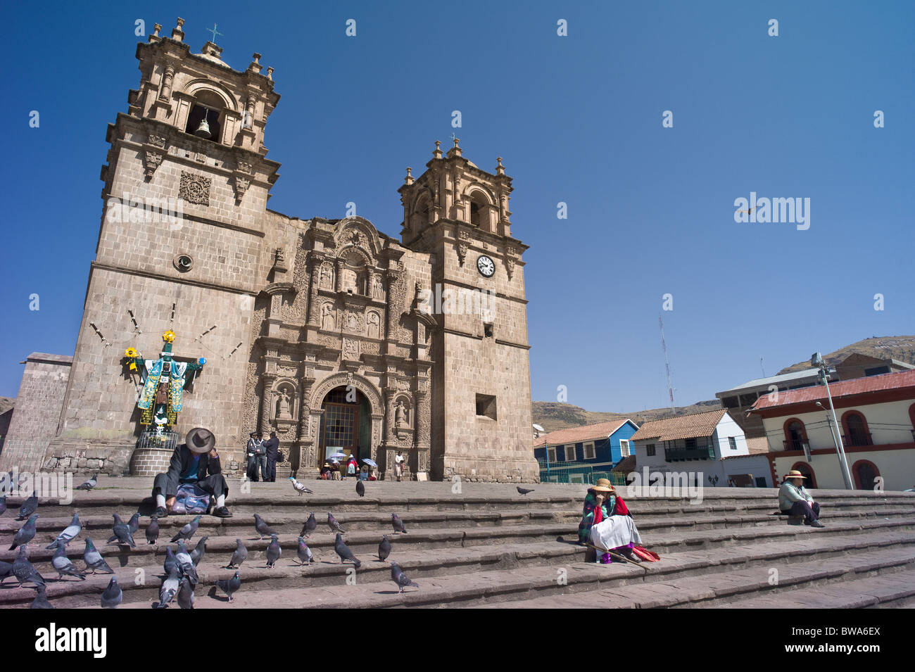 People sitting monument on hi-res stock photography and images - Alamy