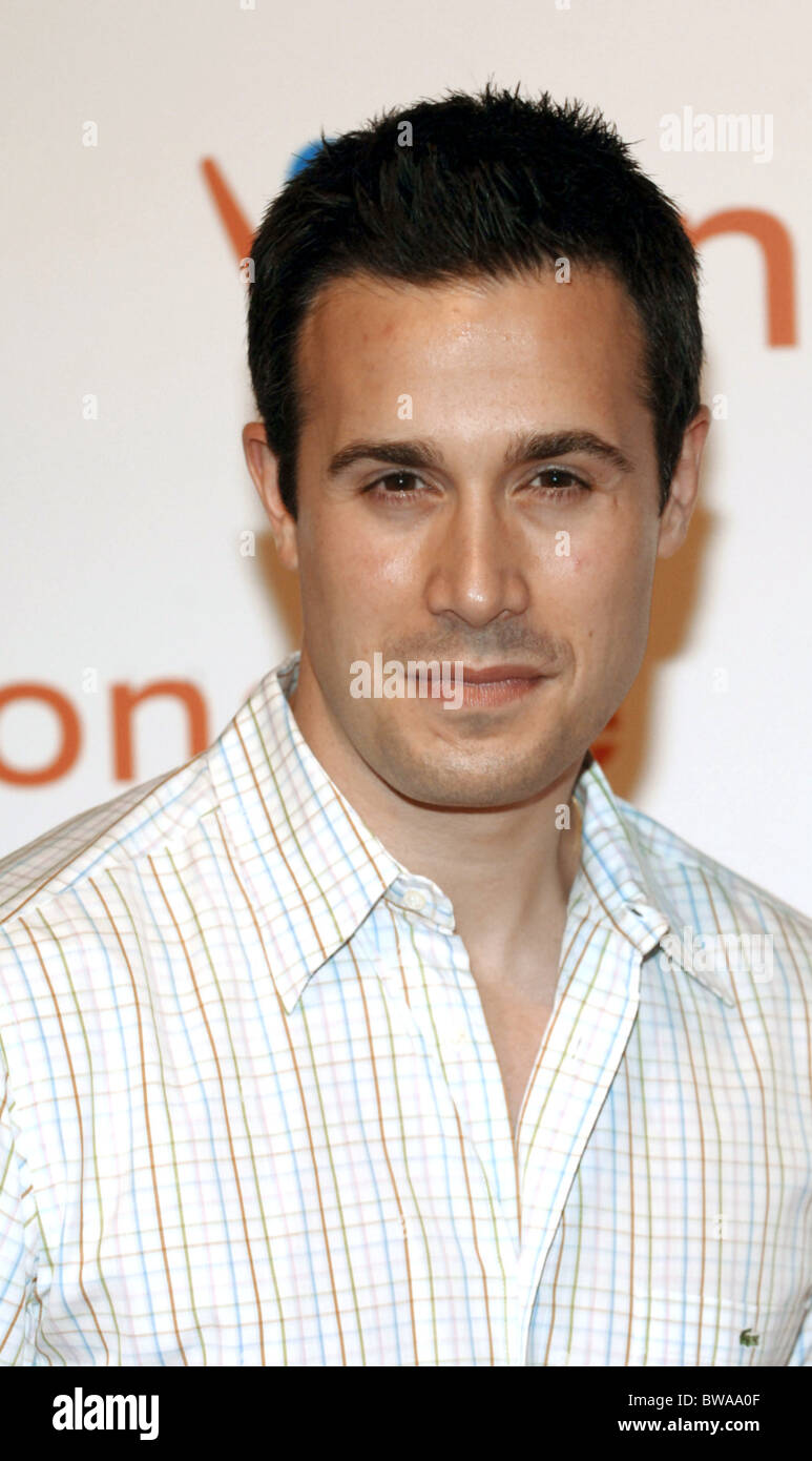 Launch Party for Vonage V-Phone Stock Photo - Alamy