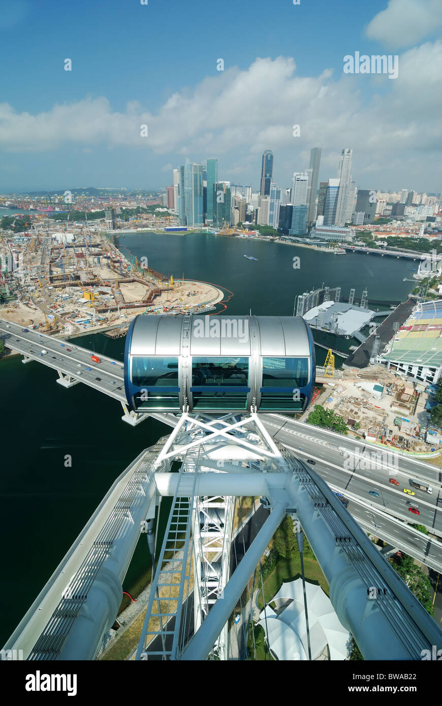 Wheel of singapore flyer hi-res stock photography and images - Alamy