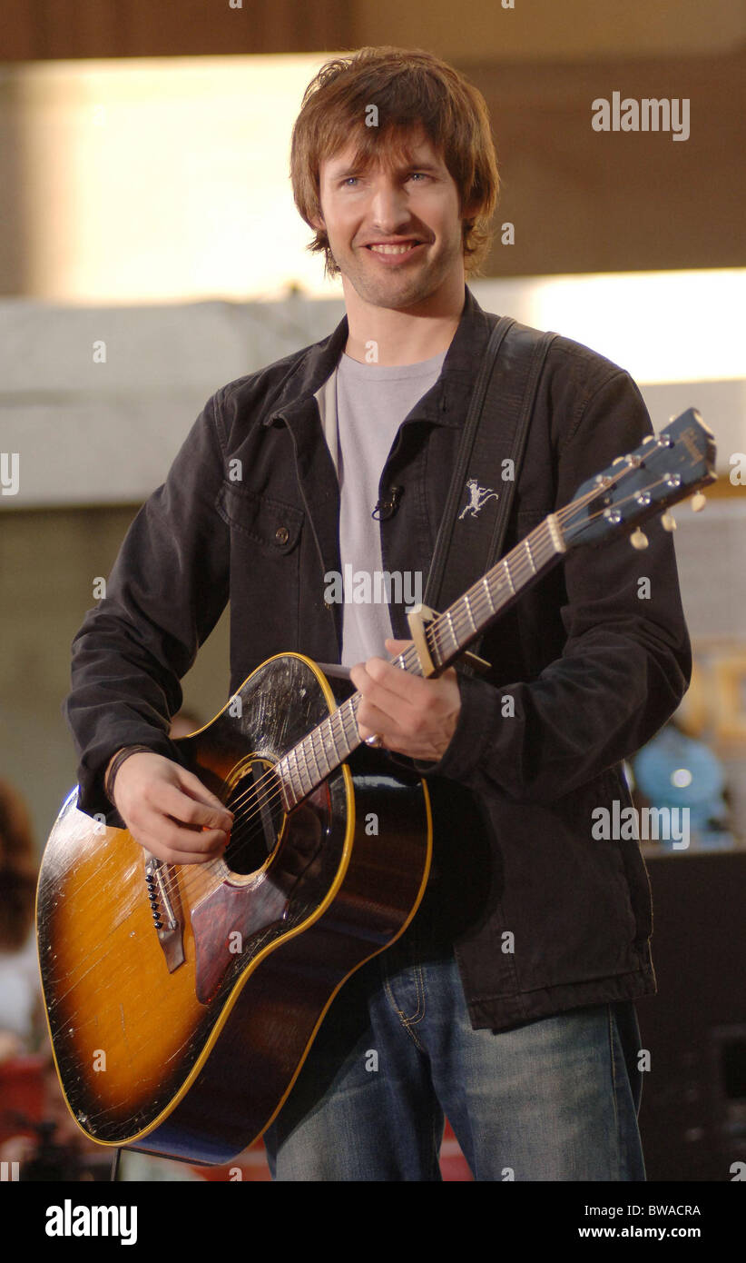 James blunt center hi-res stock photography and images - Alamy