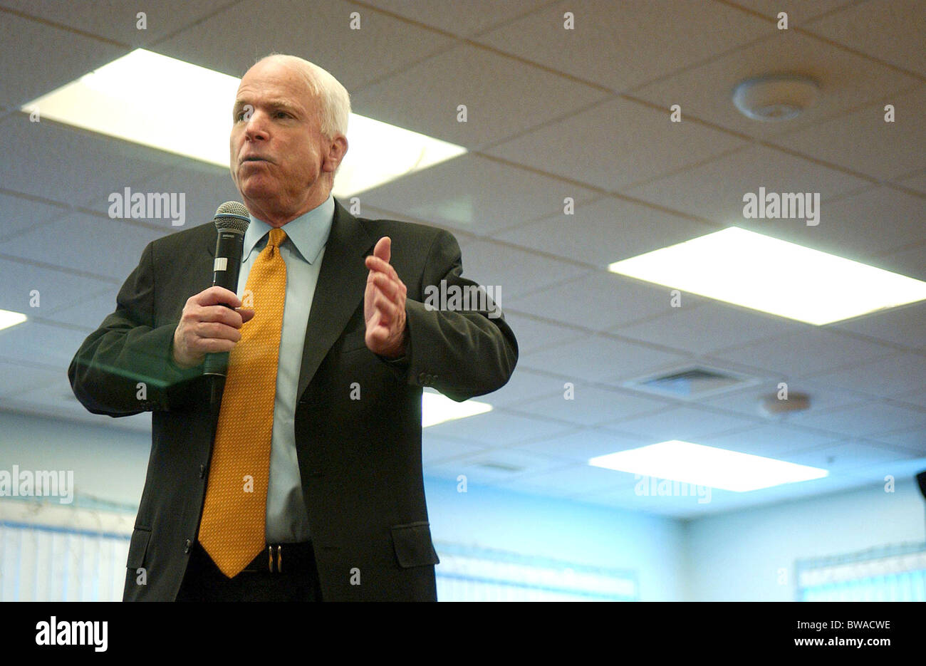 John McCain Campaign Stop Stock Photo - Alamy